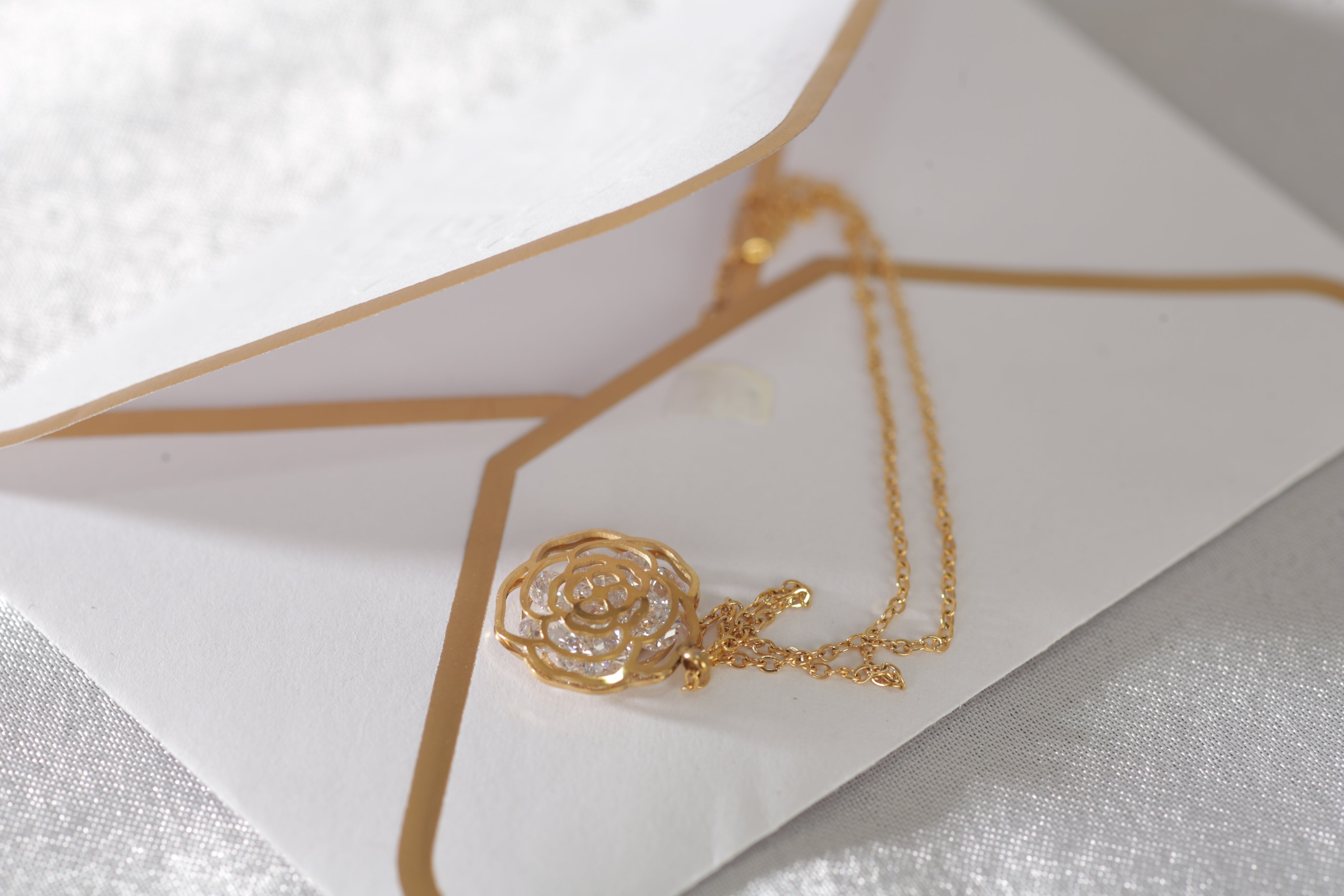 Eternal Roses® | Luxury Preserved Roses Arrangements & Unique Gifts ...